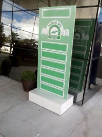 Totem em MDF | F9 - Comunicação Visual